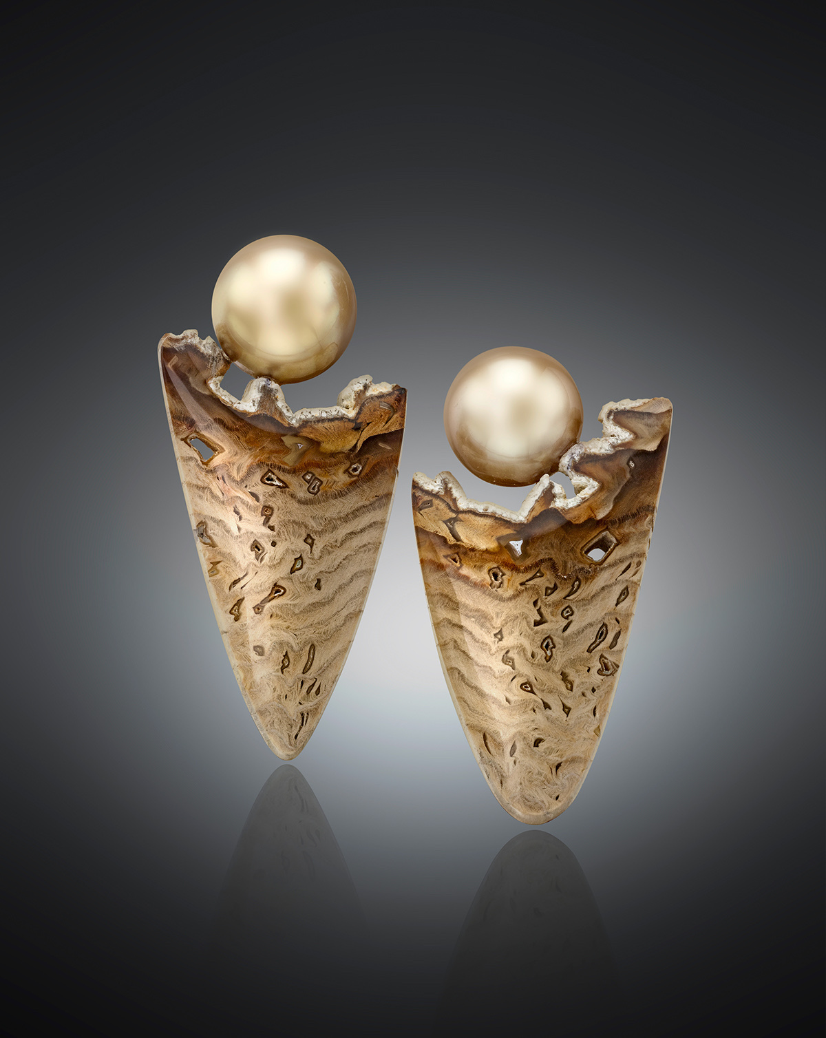 Fijian pearl and golden oak petrified wood earrings - Assael